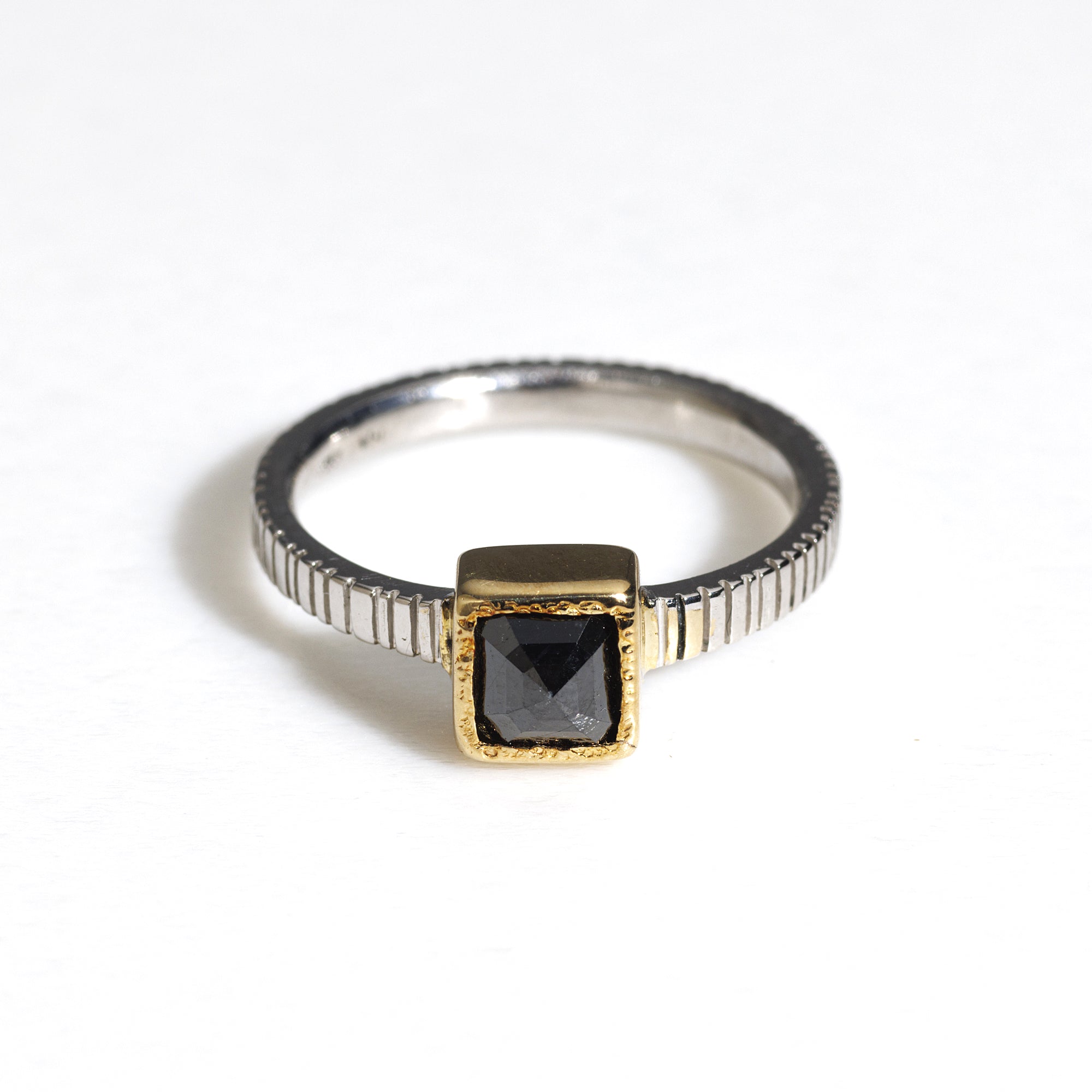 Ancient ブラックダイアモンドスクエアリング – Graines Blanche